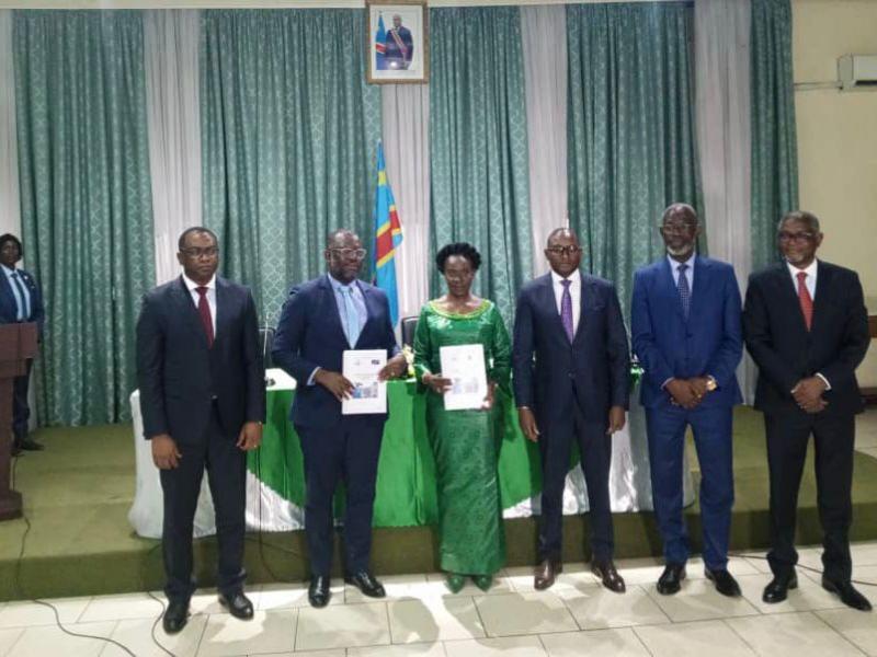 Kinshasa: Signature d'un contrat de performance entre l'État et la ...